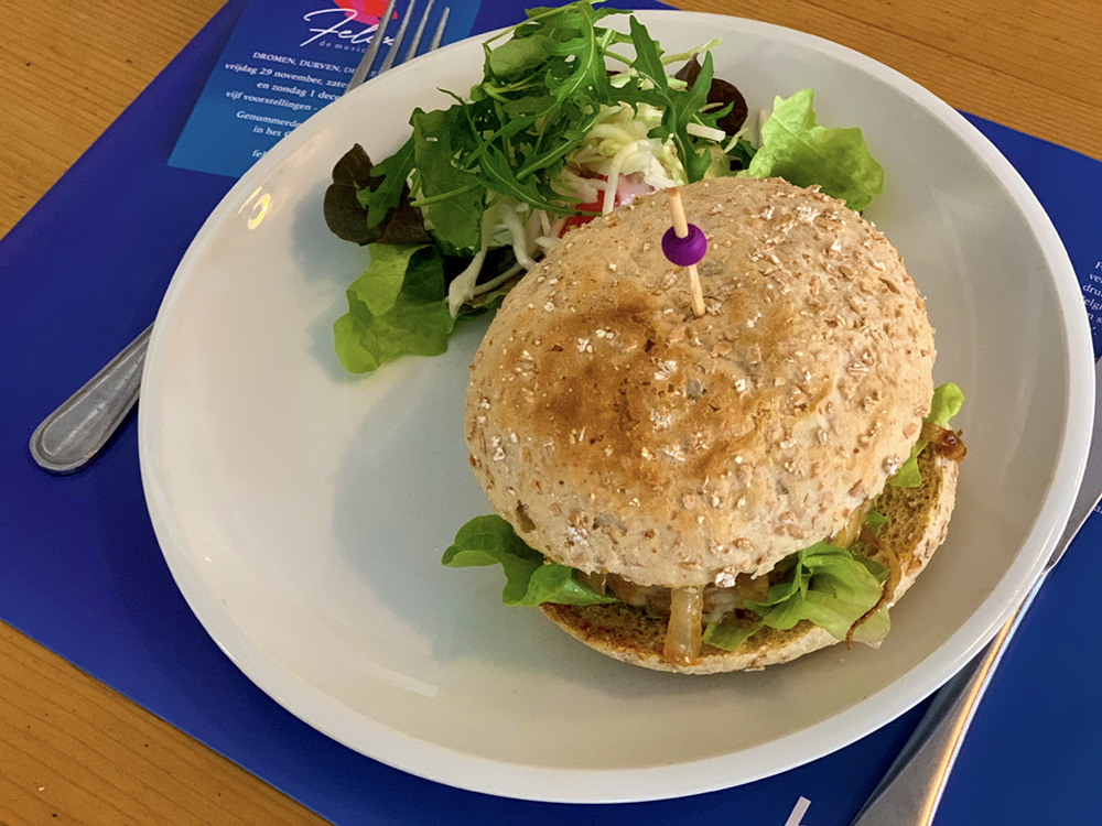 De Commerce lanceert de "Felix burger" en het "Felix" menu! | Hoeilander.be